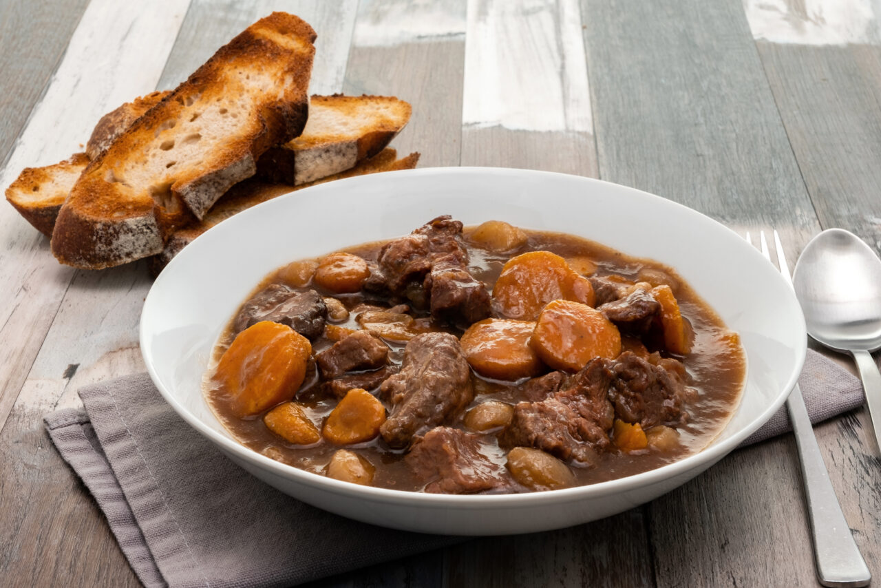 Ragoût de bœuf aux carottes – Recette traditionnelle et savoureuse ...